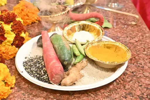 Yogi Adityanath Leads Makar Sankranti Rituals at Gorakhnath Temple as ...